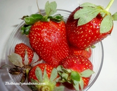 8 Strawberry Face Packs For Whitening & Brightening Skin - thebeautymadness